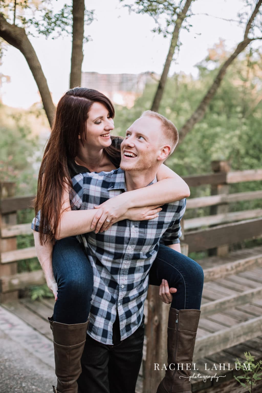 20 Engagment Session Poses - Rachel Lahlum Photography